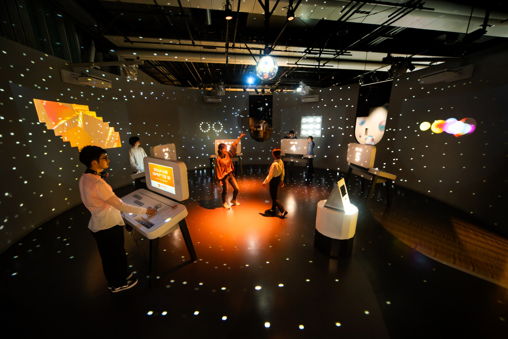 日本科学未来館「量子コンピュータ・ディスコ」 - TASKO Inc. (株)タスコ